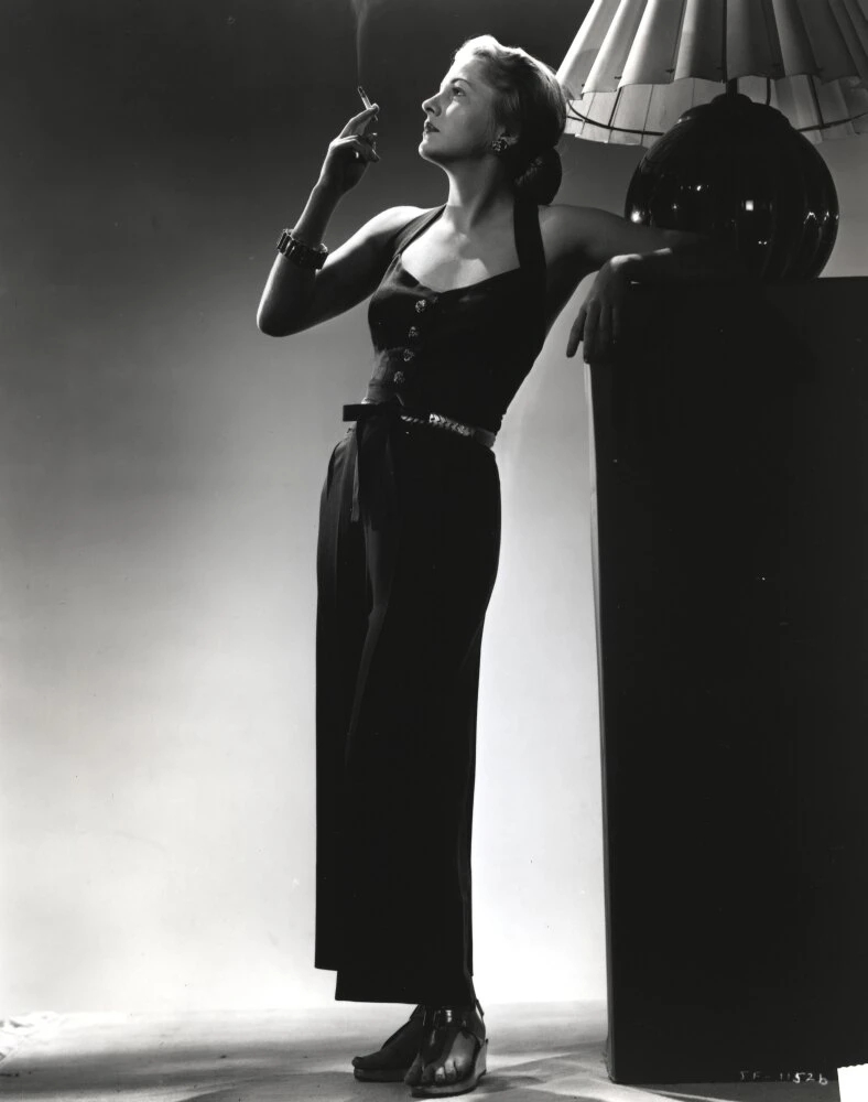 50 pieces of classic goddess smoking cigarettes in the last century ...