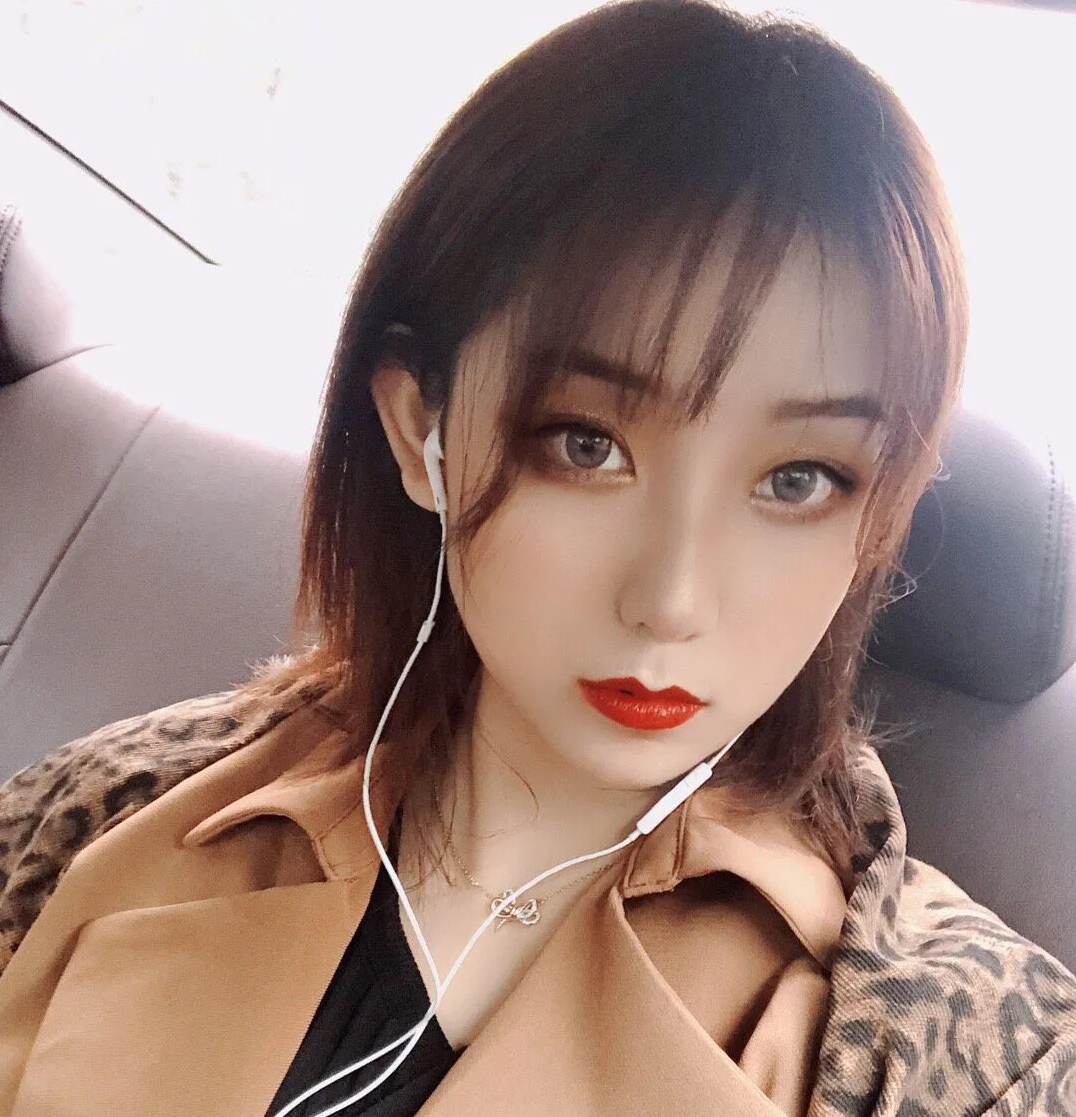 "New volleyball goddess" Wang Jiazheng, put on makeup on the court, arousing heated discussion ...