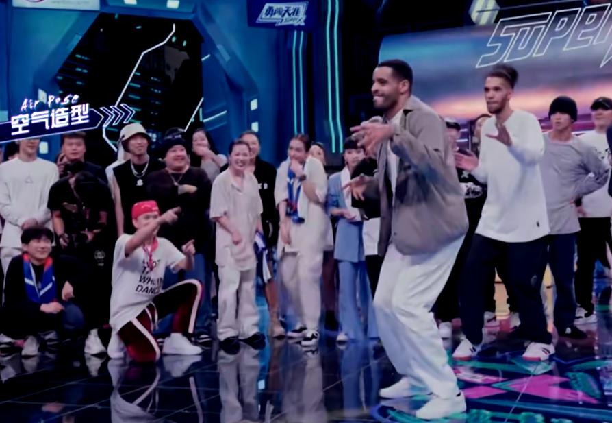 This street: The Great Battle of the Century is staged every minute. Is ...