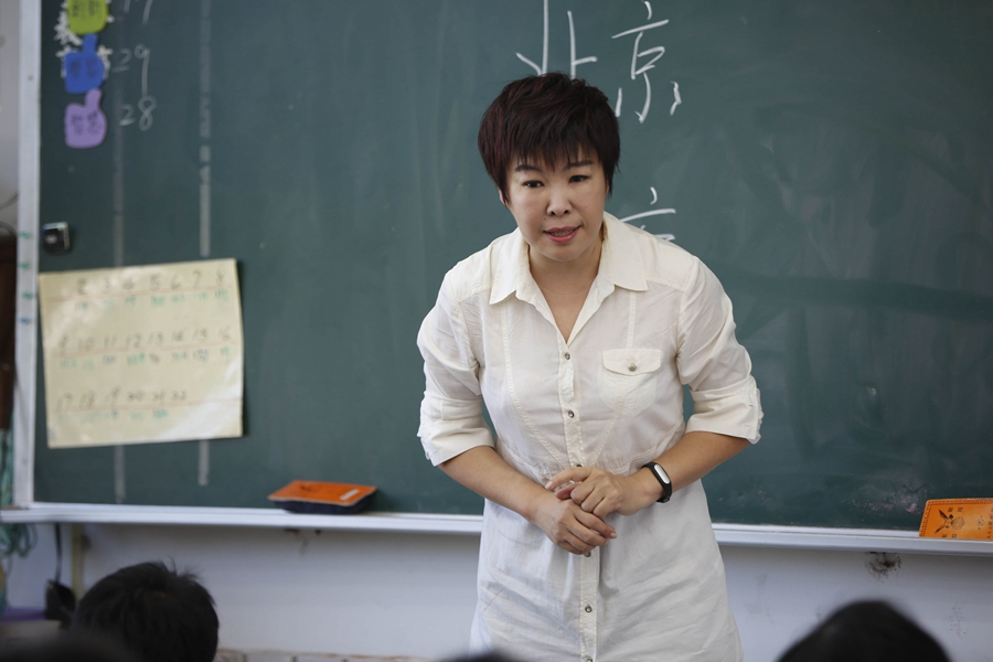 How is Yu Dan, who was once knocked down by students and dismissed from ...