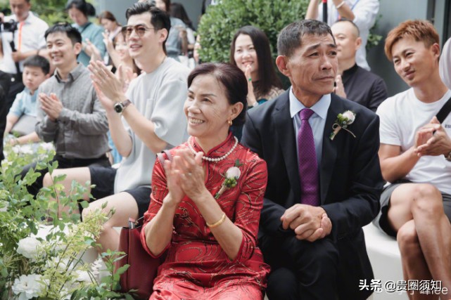 Li Zifeng confessed to his wife in the wedding photos: I only belong to ...