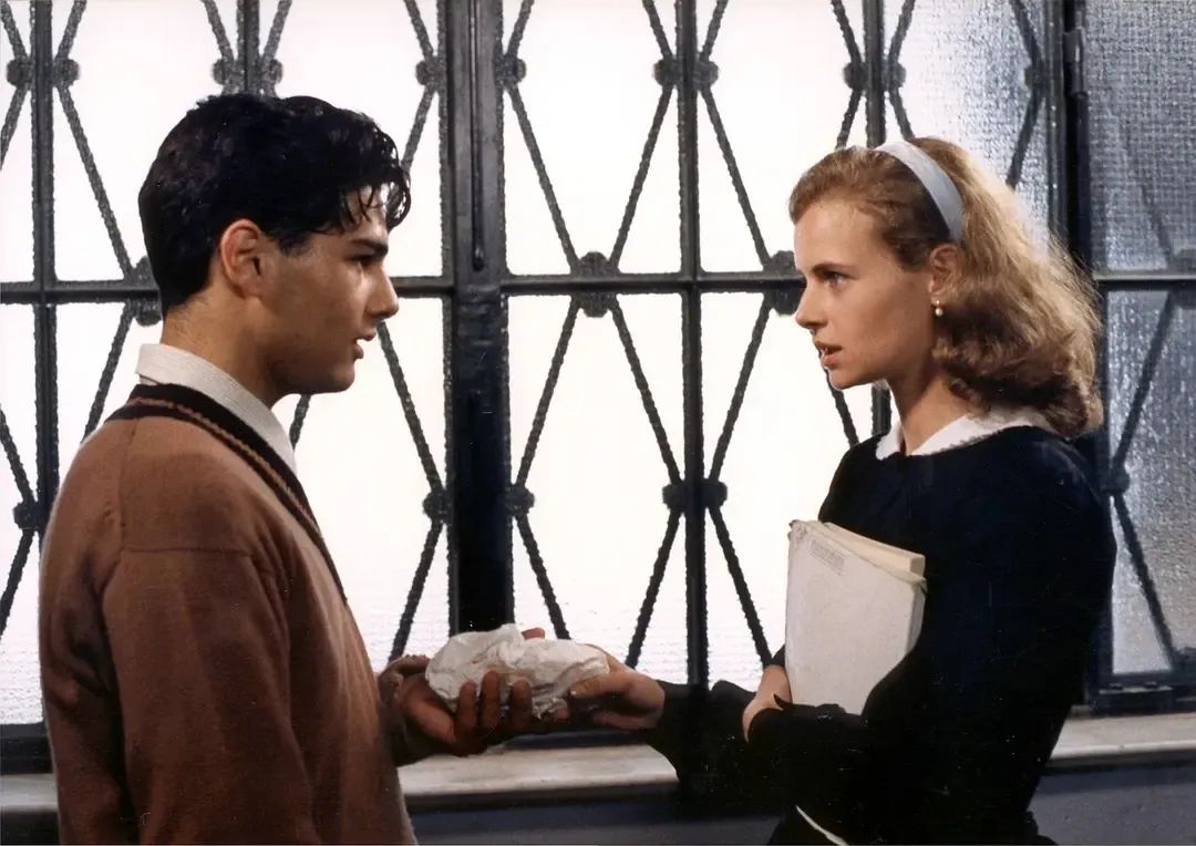 Why did the cut kiss scene become the finishing touch of "Paradise ...