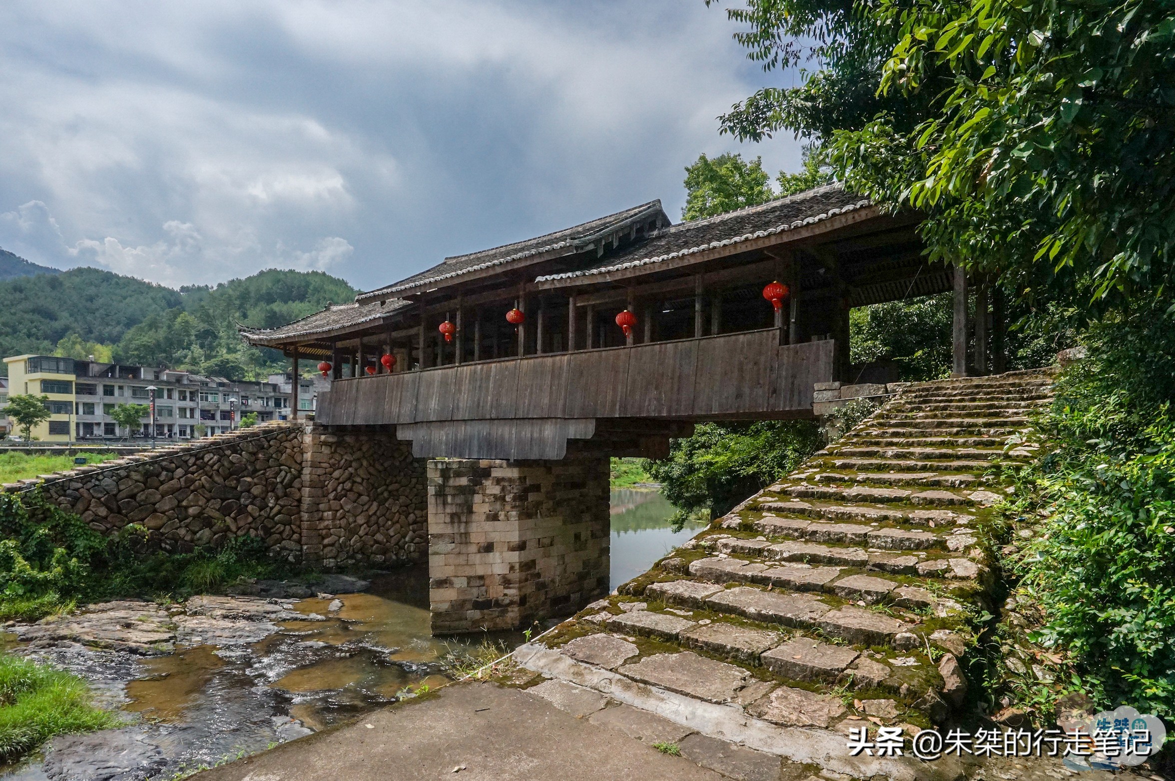 The most culturally ancient covered bridge in Taishun, connecting three ...