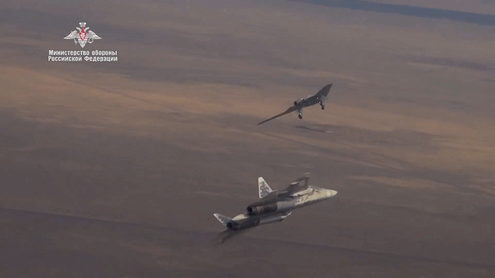 Russian Su-57 and "loyal wingman" coordinated training, how far is the ...