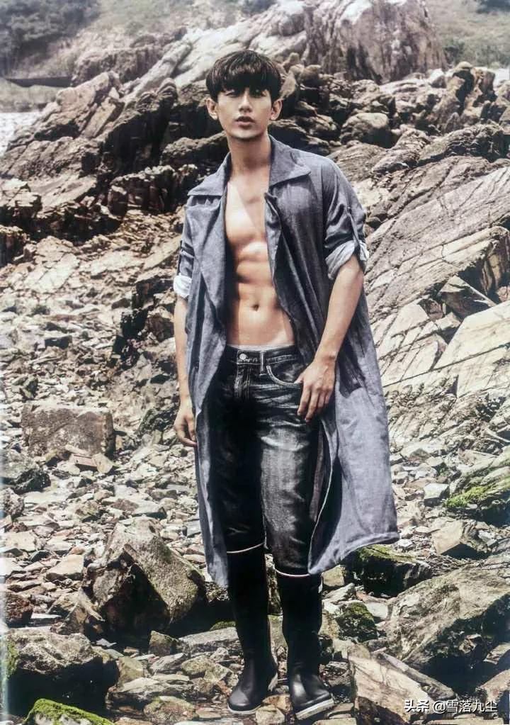 Cheng Yi-Super sexy muscle photo, I didn't expect the delicate face to ...