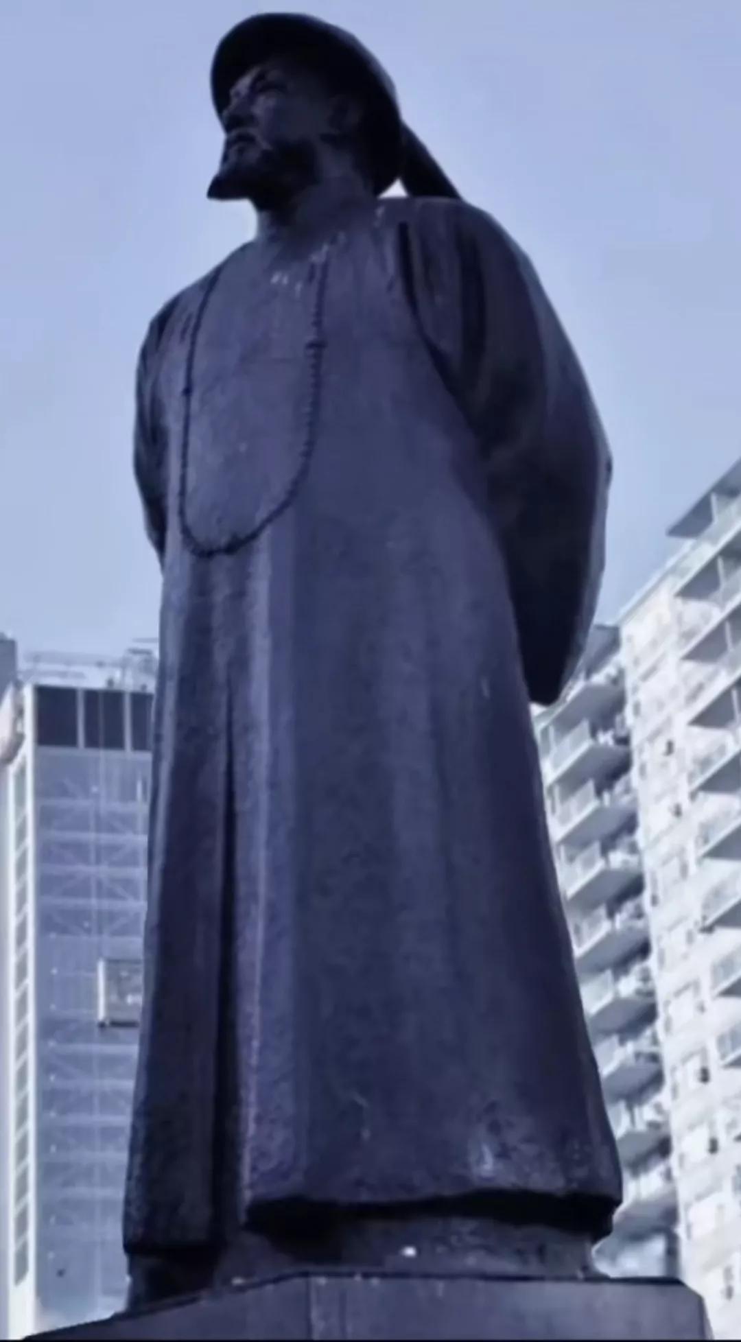 Lin Zexu's statue actually stands tall in New York where every inch of ...