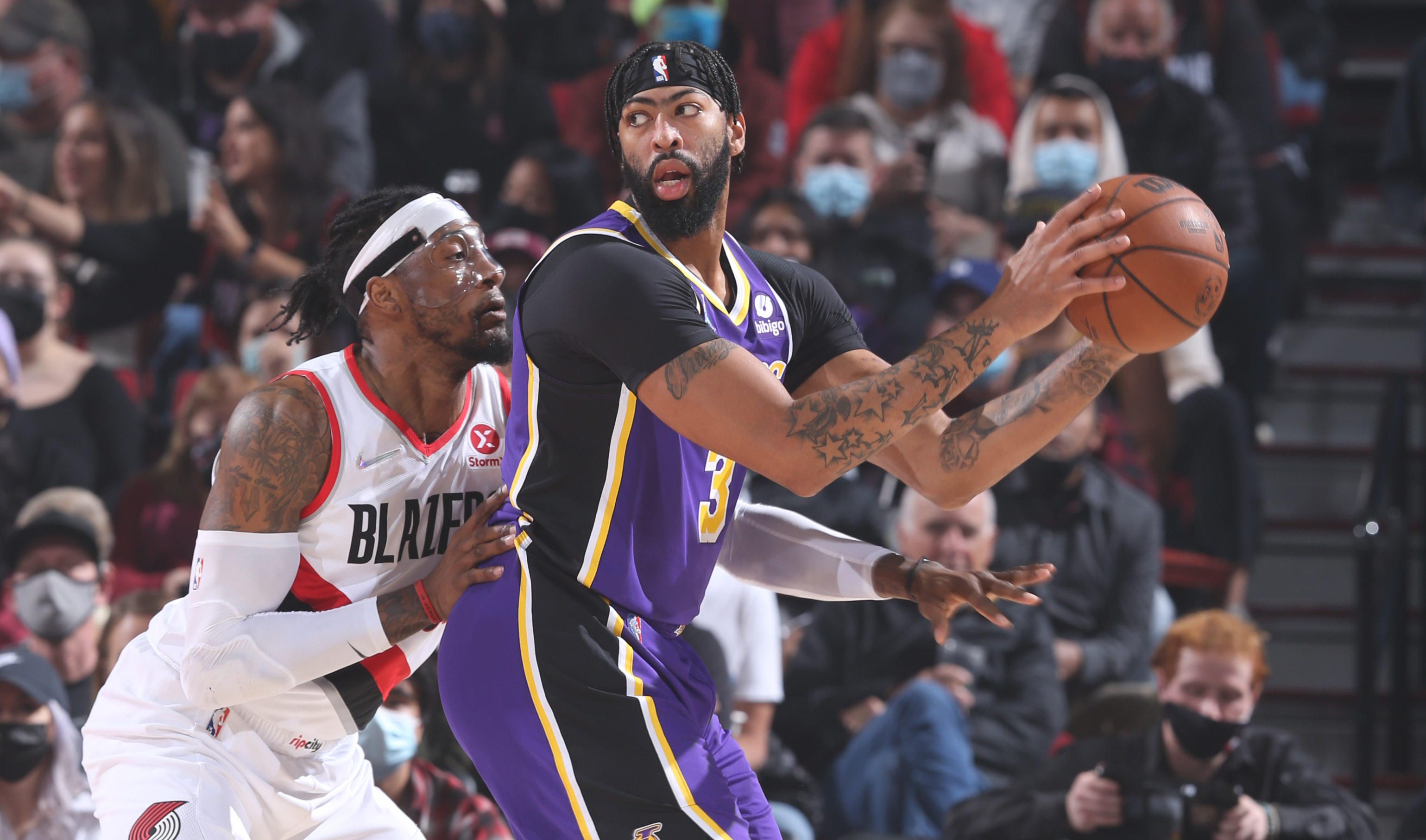 Rushing for the championship, the Lakers are really a bad team. Without ...
