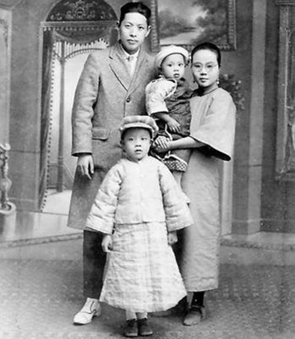 Ye Fei: He was shot in the head, was filled with 2 shots but ...