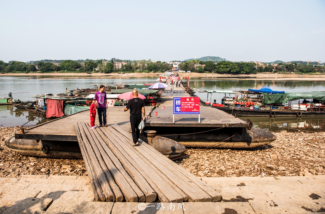 There is an ancient pontoon bridge in the Song Dynasty in Ganzhou ...