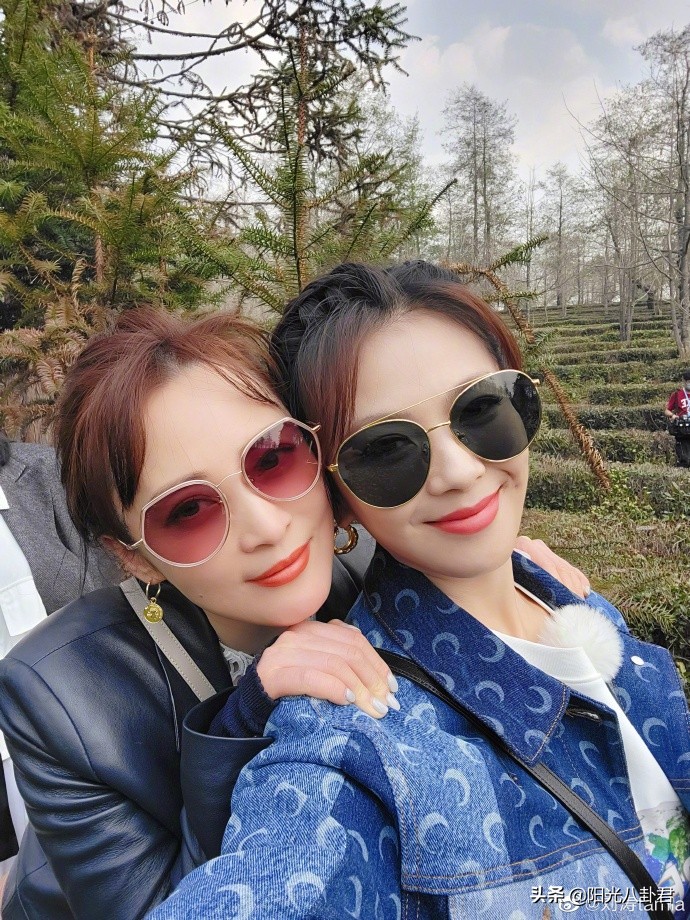 "Wife 5" exclusive group photo, 42-year-old Liu Tao and Qin Hailu, look ...