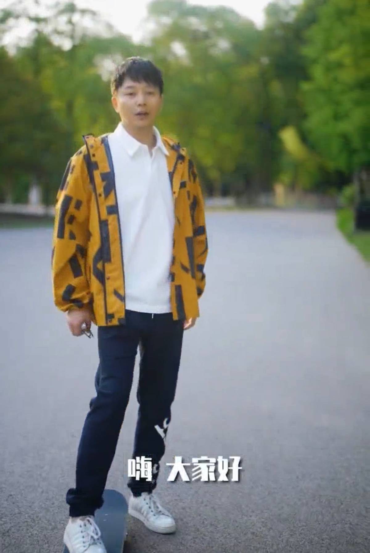 The contrast between 51-year-old Liu Yijun privately is huge ...
