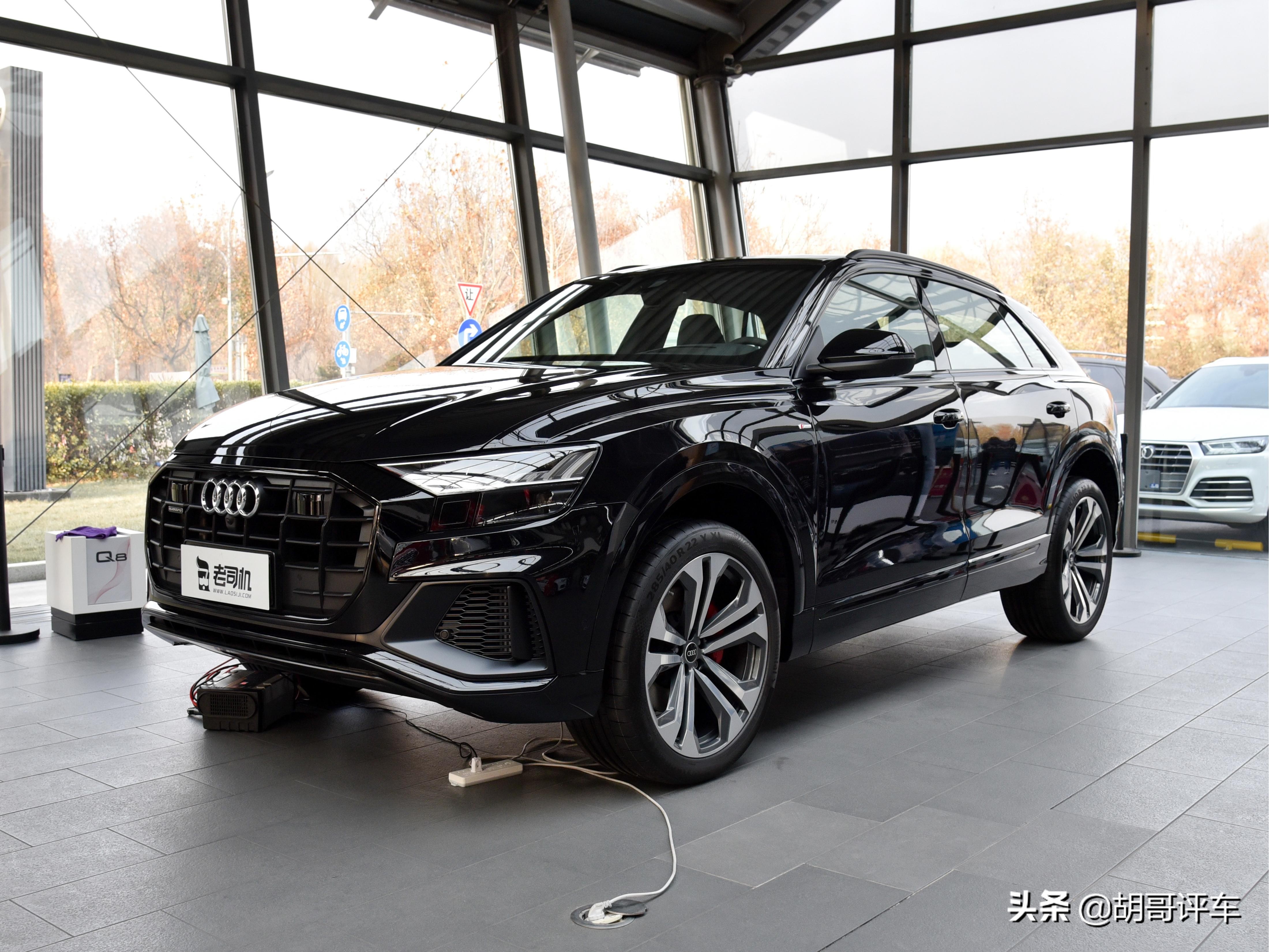 The wheelbase is nearly 3 meters, 3.0T+V6, frameless doors, real shots ...