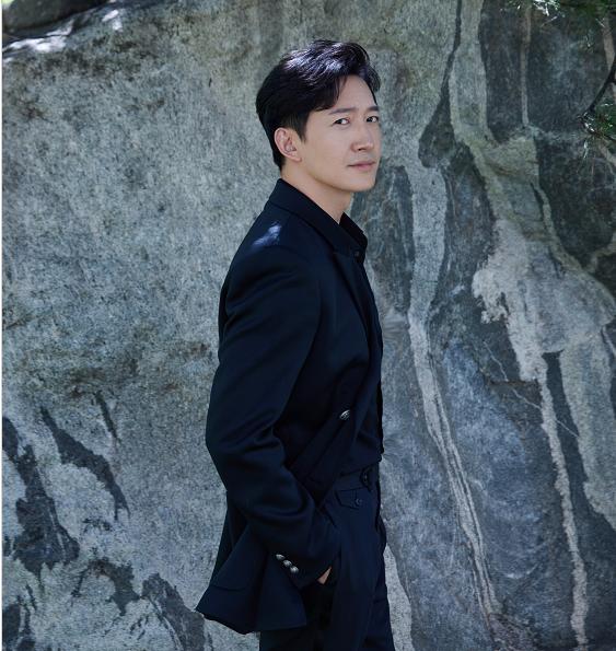 Hot search on Wang Yang's status in 1978, the charm of middle-aged ...