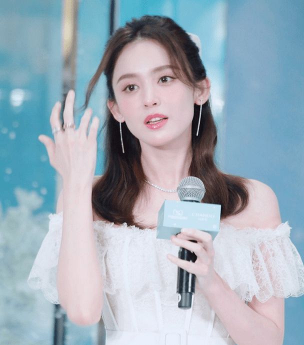 Nazha's latest picture is like a person who has changed. Fans blamed ...