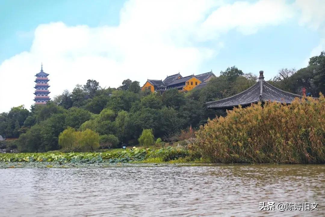 A poem written by Jiang Kui when he was over 20 years old, recalling ...