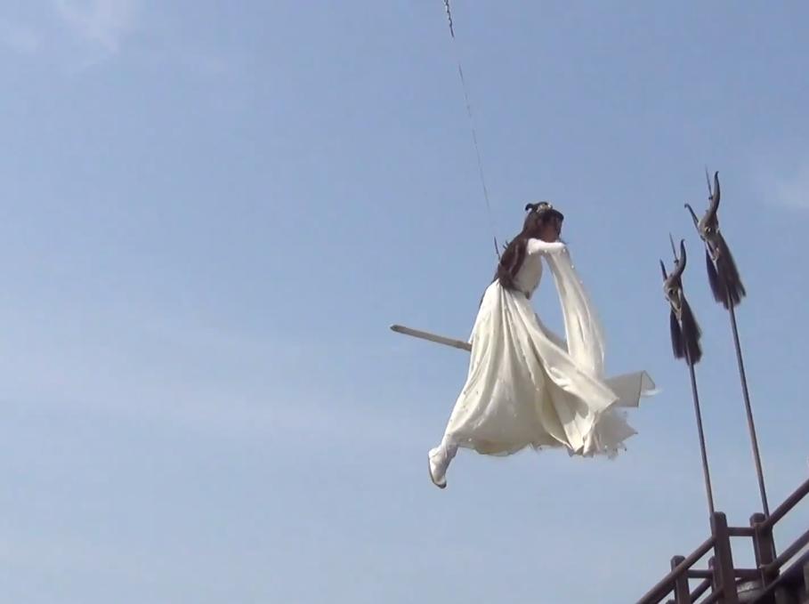 Guan Xiaotong's "Turandot" behind-the-scenes, hanging Wia filming ...