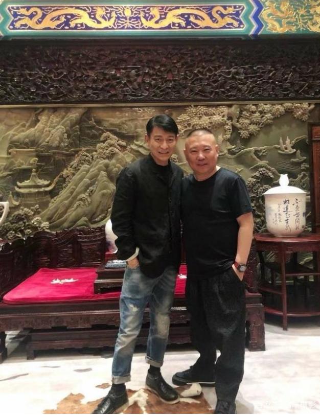 Andy Lau and Guo Degang are in the same frame. The older Guo Zi looks ...