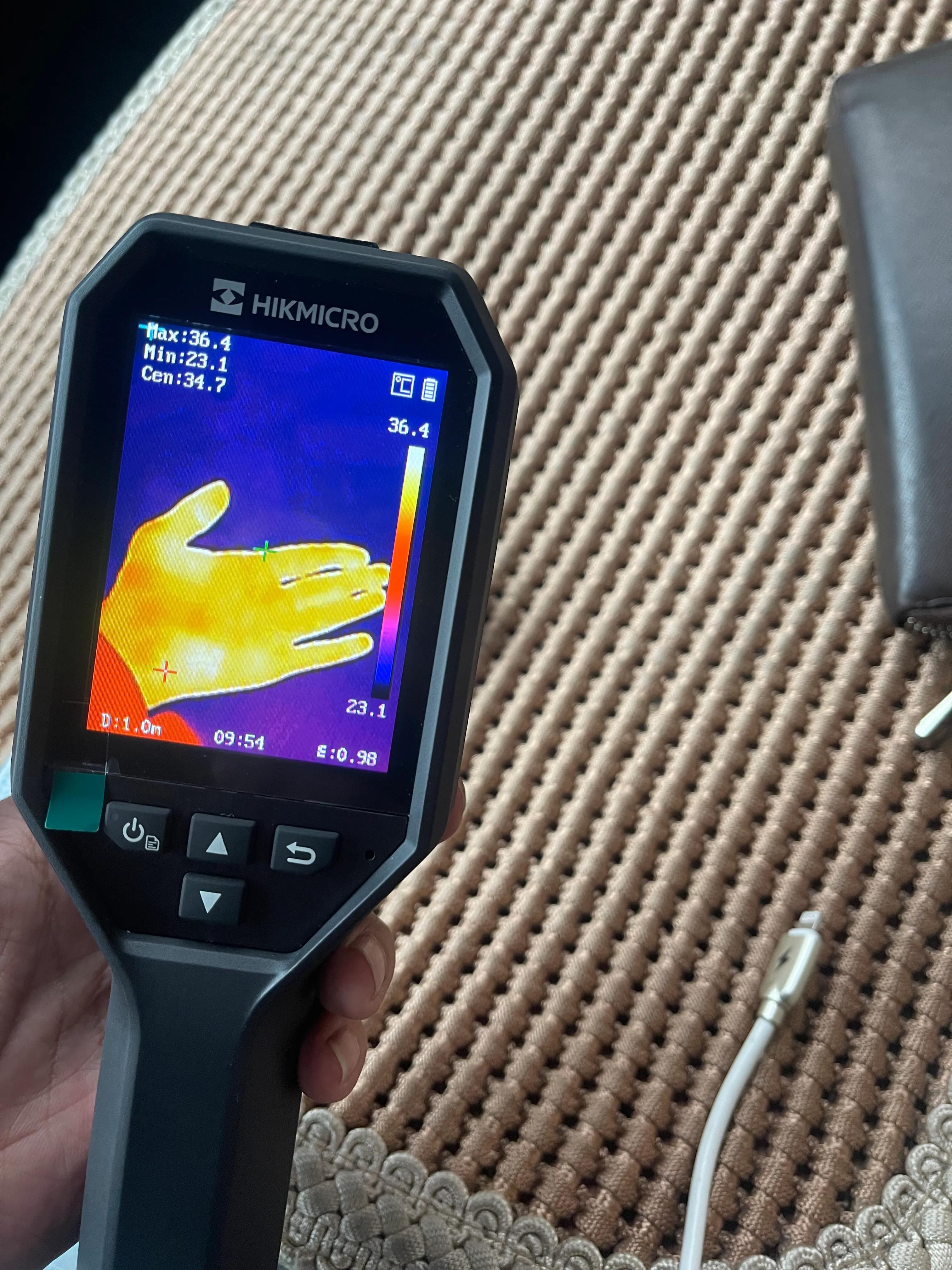 I use the Hikvision H11 thermal imager evaluation - iNEWS
