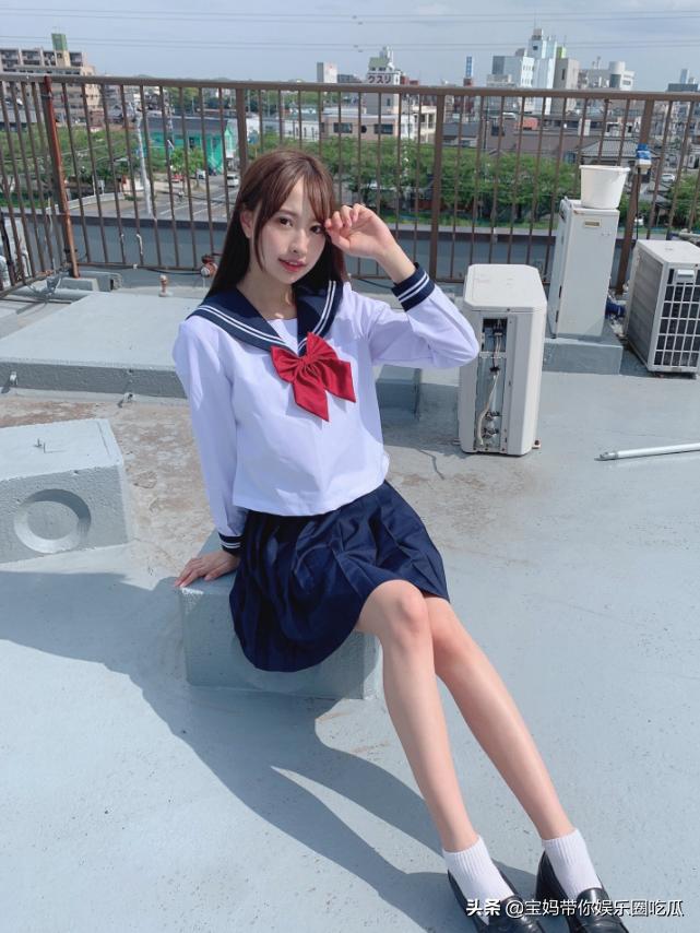 Japanese girl with beautiful legs longer than the equator, relying on ...