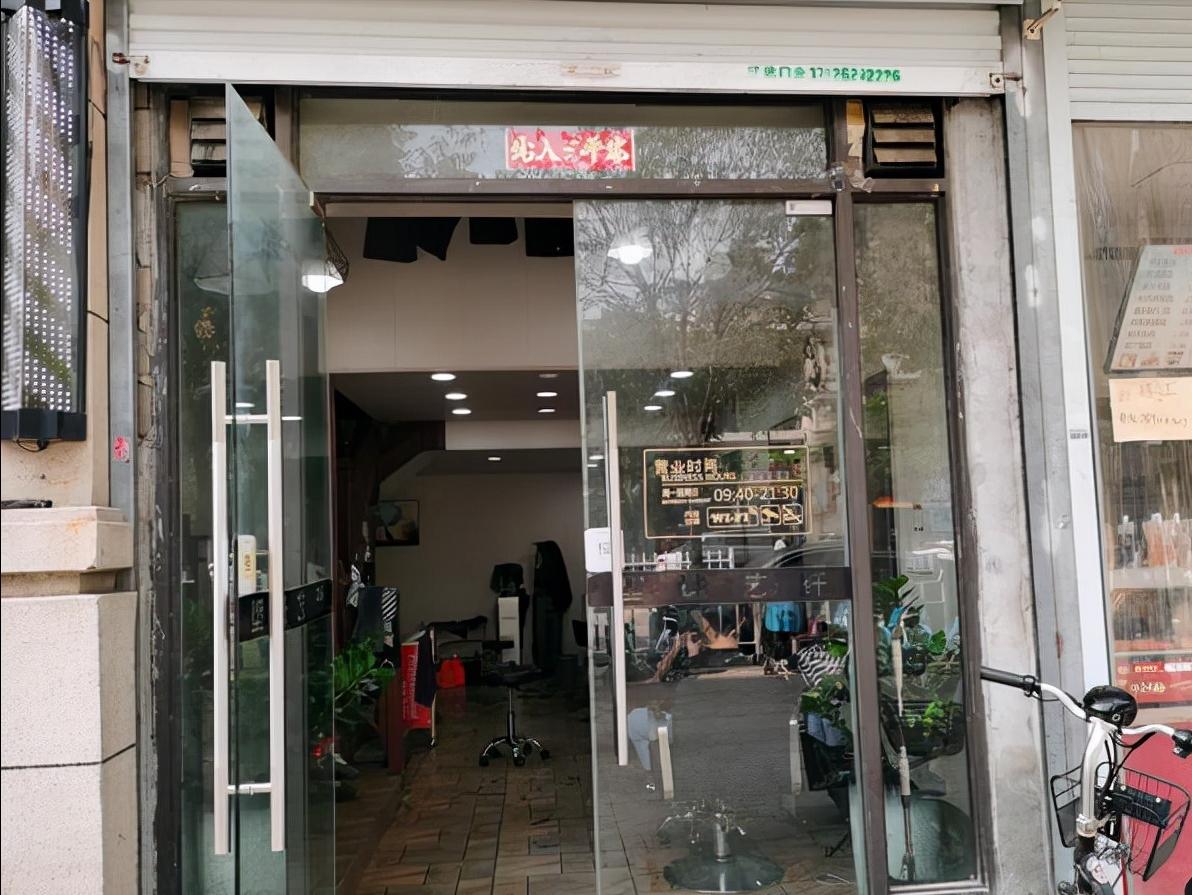 A characteristic street running through Xuhai Road, Heping Road, Xuzhou ...