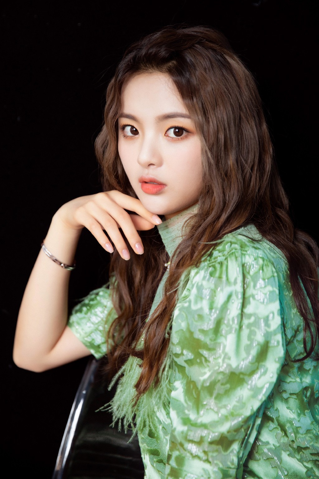 Who is the most beautiful female star in green? - iNEWS