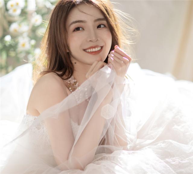 Yu Shuang exposed herself as a "big god fan", painting her more beautiful than herself, and Guan ...