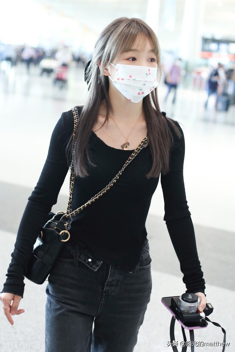 Street shot: Xu Mengjie wearing a mask appeared sweet and lovely big ...