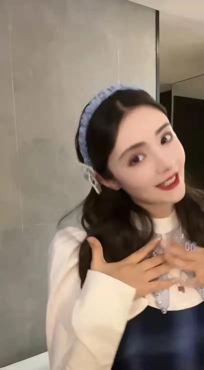 After giving birth, Medina dressed up to perform gesture dance, and was ...