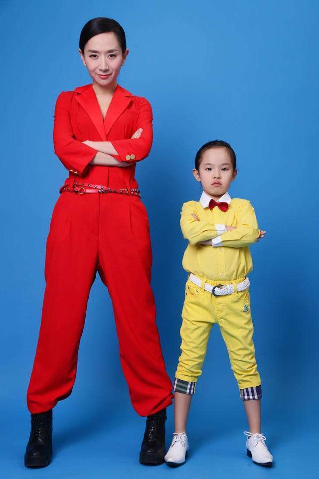 Host Wang Fang: Marrying a 15-year-old professor and having a daughter ...