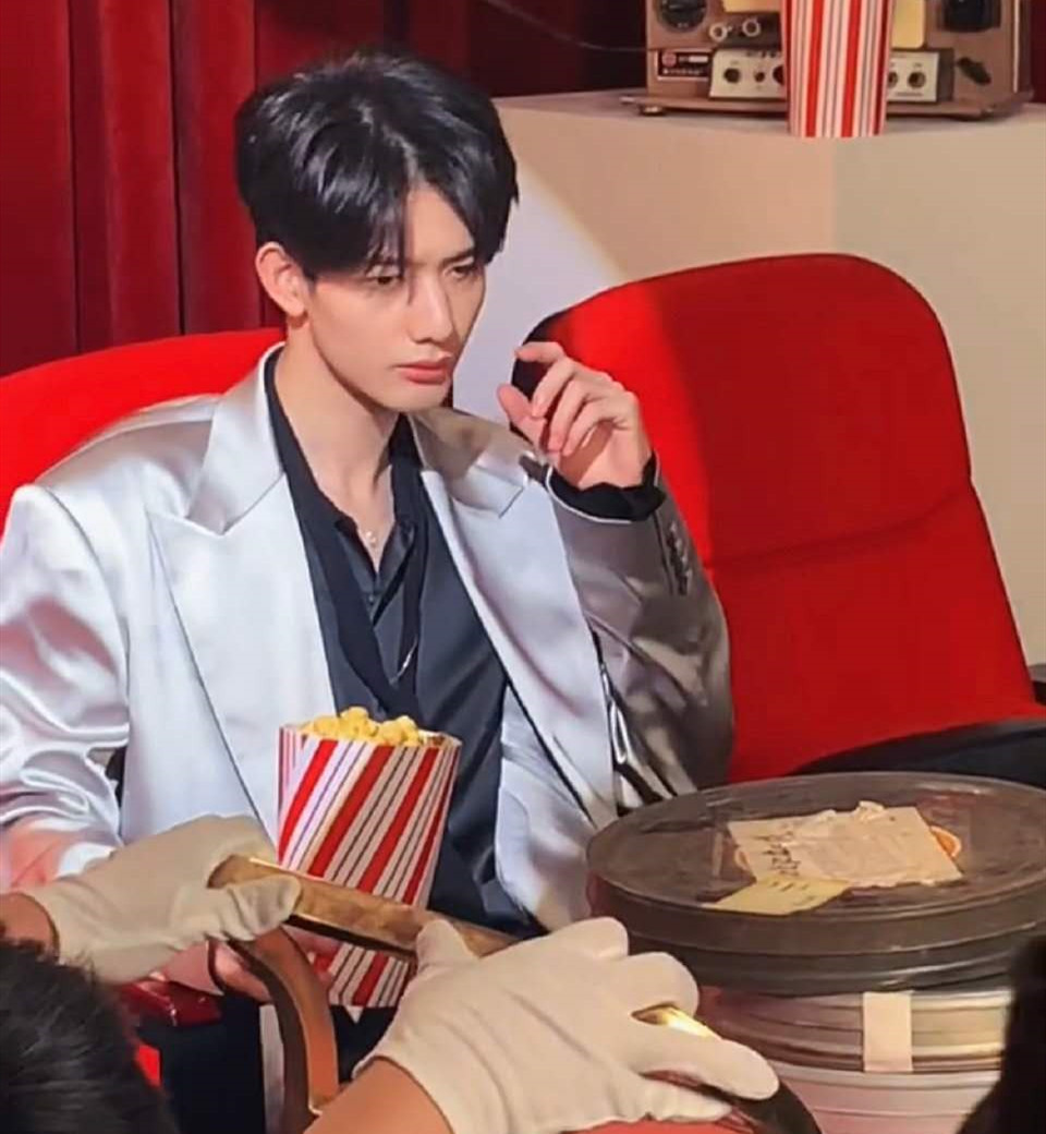 Gan Wangxing, who has not made his debut, is on fire again: After leaving the island, he is ...