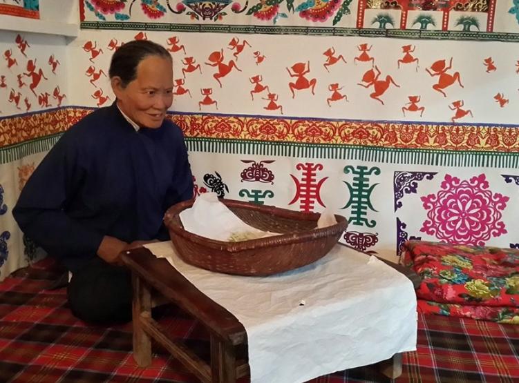 "Flower-cutting Lady" Ku Shulan: 4 years old married at 17 years old ...