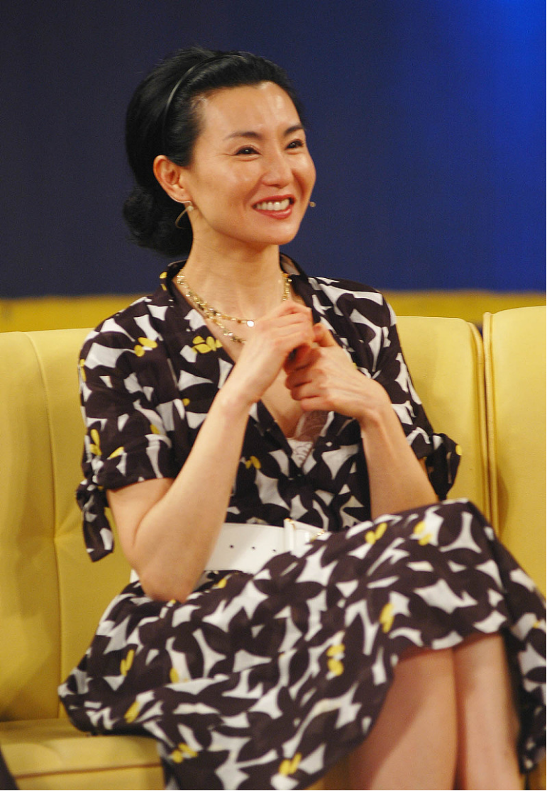 Maggie Cheung has a very good temperament, in a fancy dress, she can ...
