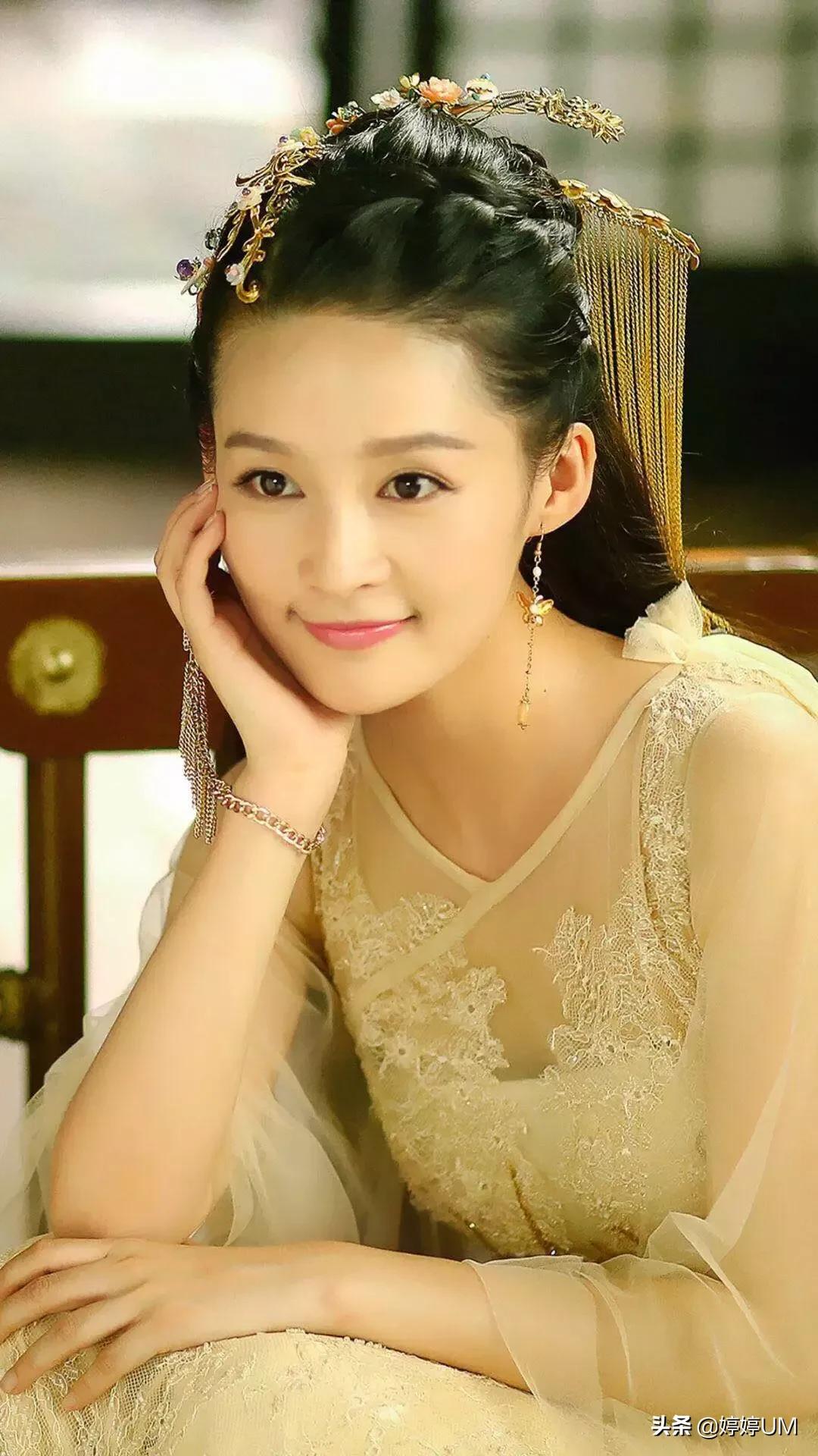Li Qin, sexy and charming, hot body, beautiful appearance, good-looking ...