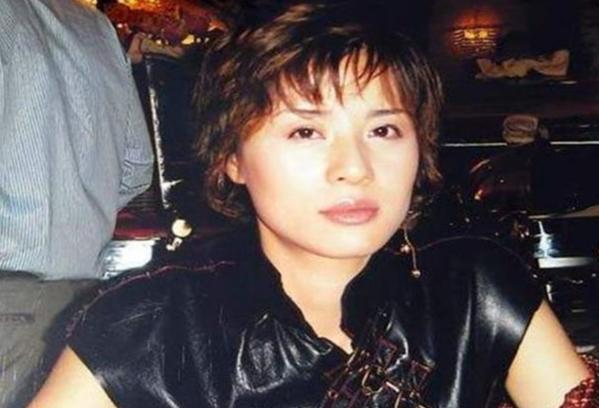 Gu Chunfang: From a cabinet sister to a supermodel, she borrowed 1.7 ...