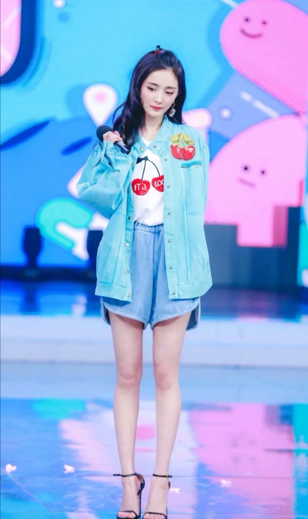 Sexy long legs, Yang Mi really fragrant warns - iMedia