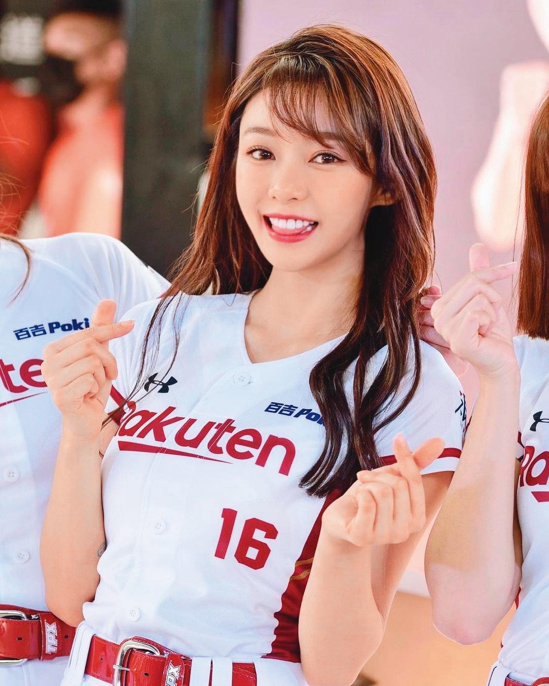 The cheerleading goddess Chen Yirui took a photo album with a perfect ...