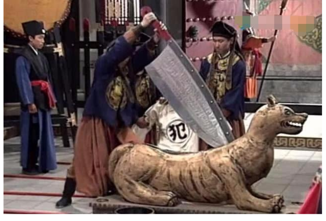 How painful is the ancient waist cut? Before the execution of the death ...