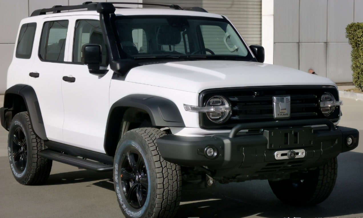 "New standard" tank 300 lined up off the assembly line, "Muscle Loli ...