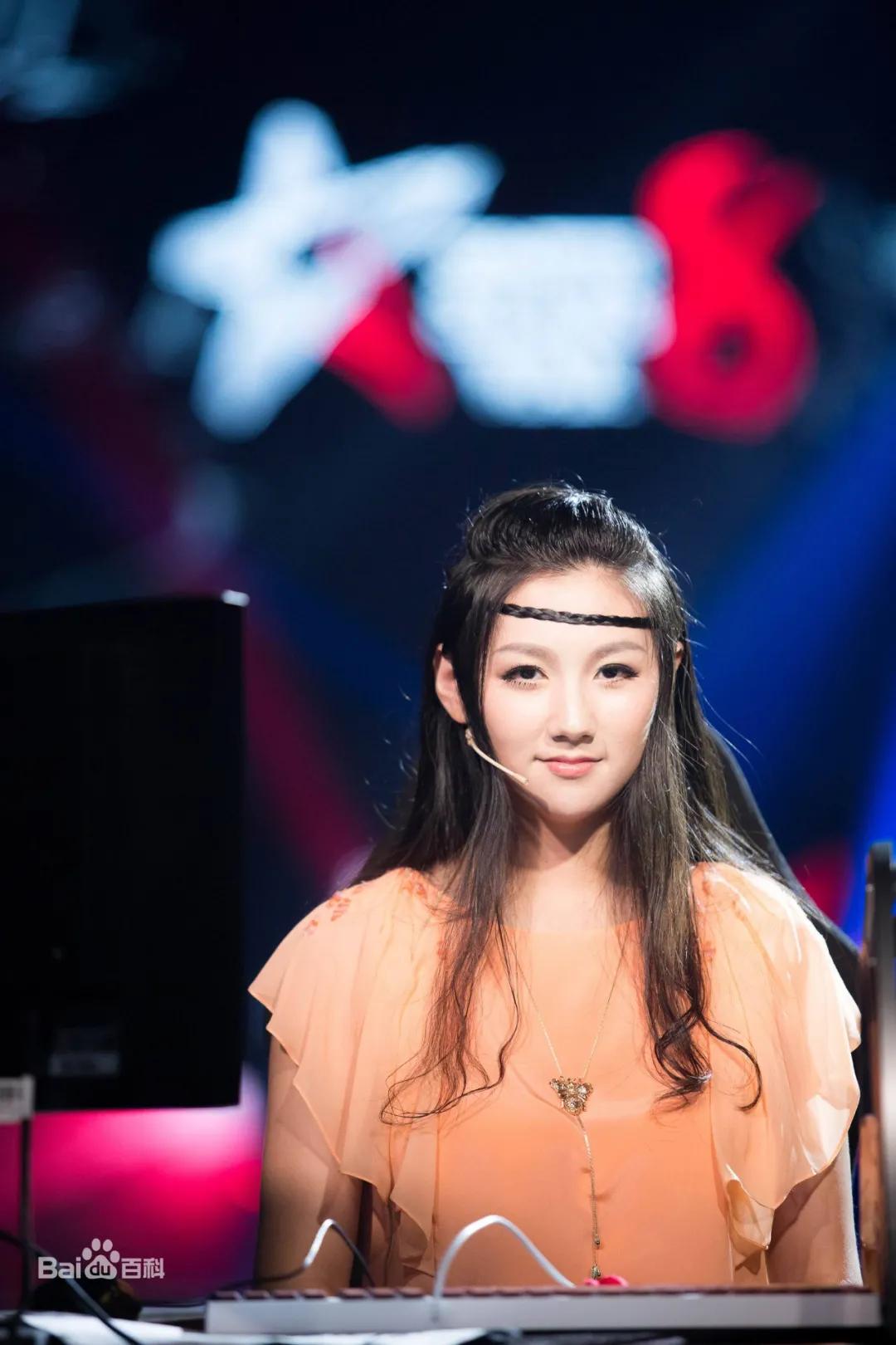 Those female commentators in LOL: look at their past stories and ...