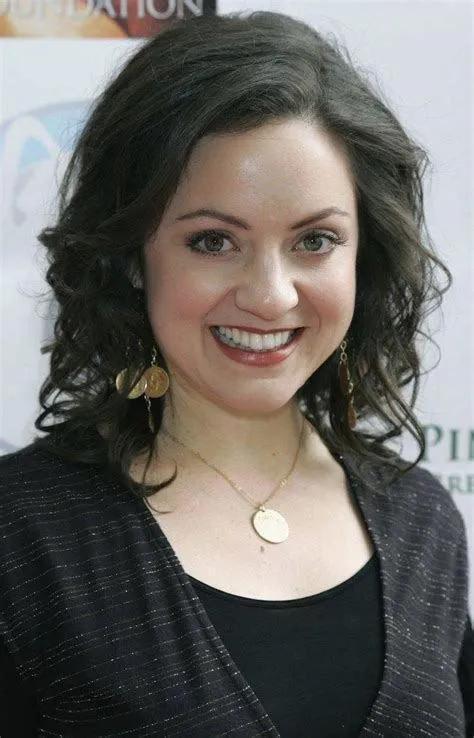 Beautiful actress: Kali Rocha - iNEWS