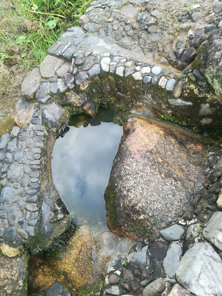 Crescent Ancient Well (Xian's Footprint Well) - iNEWS