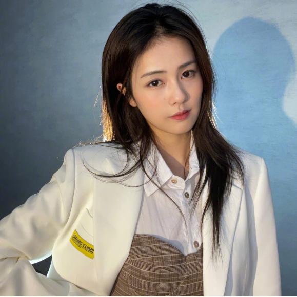 She is also male and female, sassy and sexy, netizen: Yu Zheng's vision is really poisonous - iNEWS