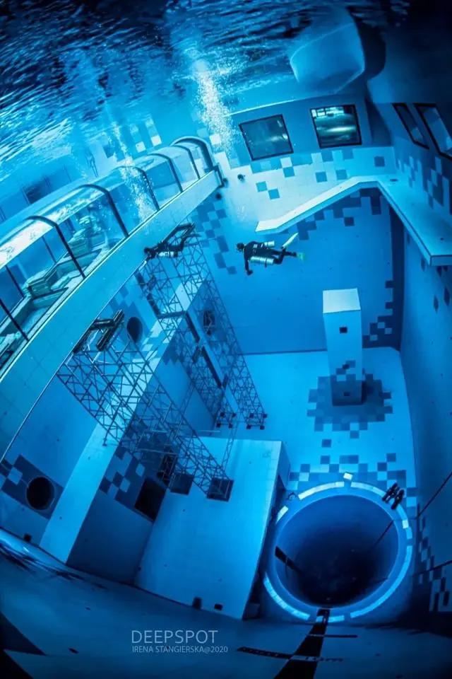 Dubai is burning money to engage in weird constructions!Go deep 60 ...