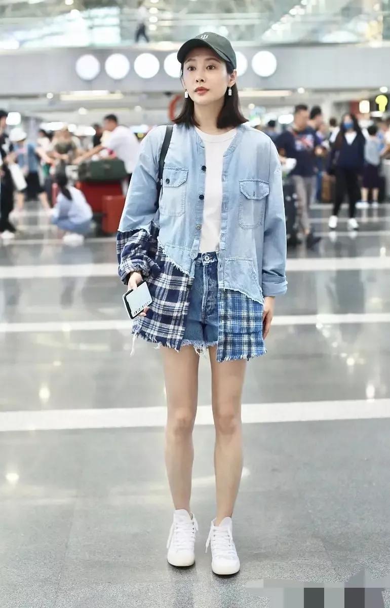 Li Chun, charming long legs, gentle temperament - iNEWS