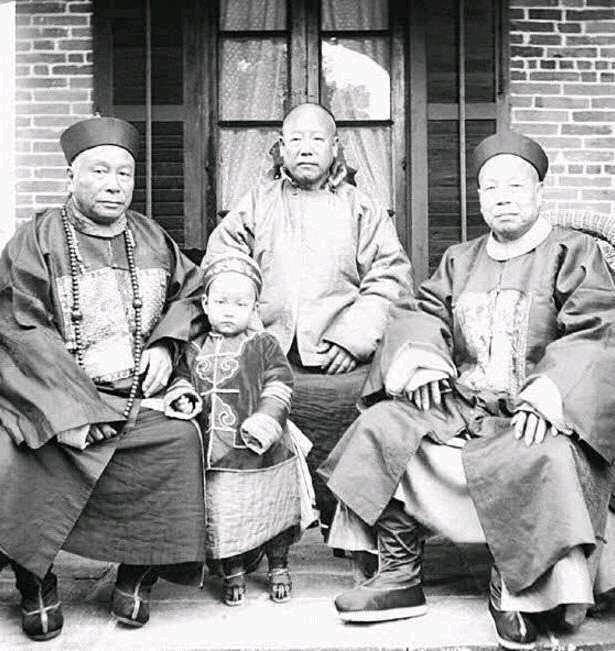 Twenty old historical photos, groups of wealthy wives in the late Qing ...