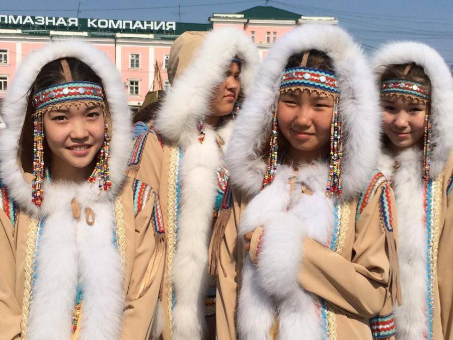 Industrious and strong Chukchi women, having children is done by one ...