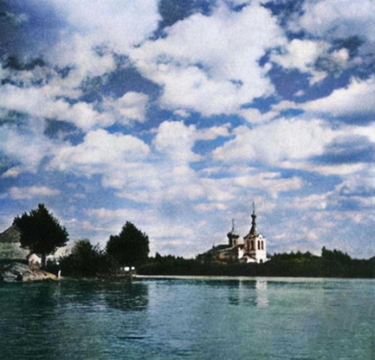 Old photos of Harbin, street scenes in 1927!Many foreigners who sell ...