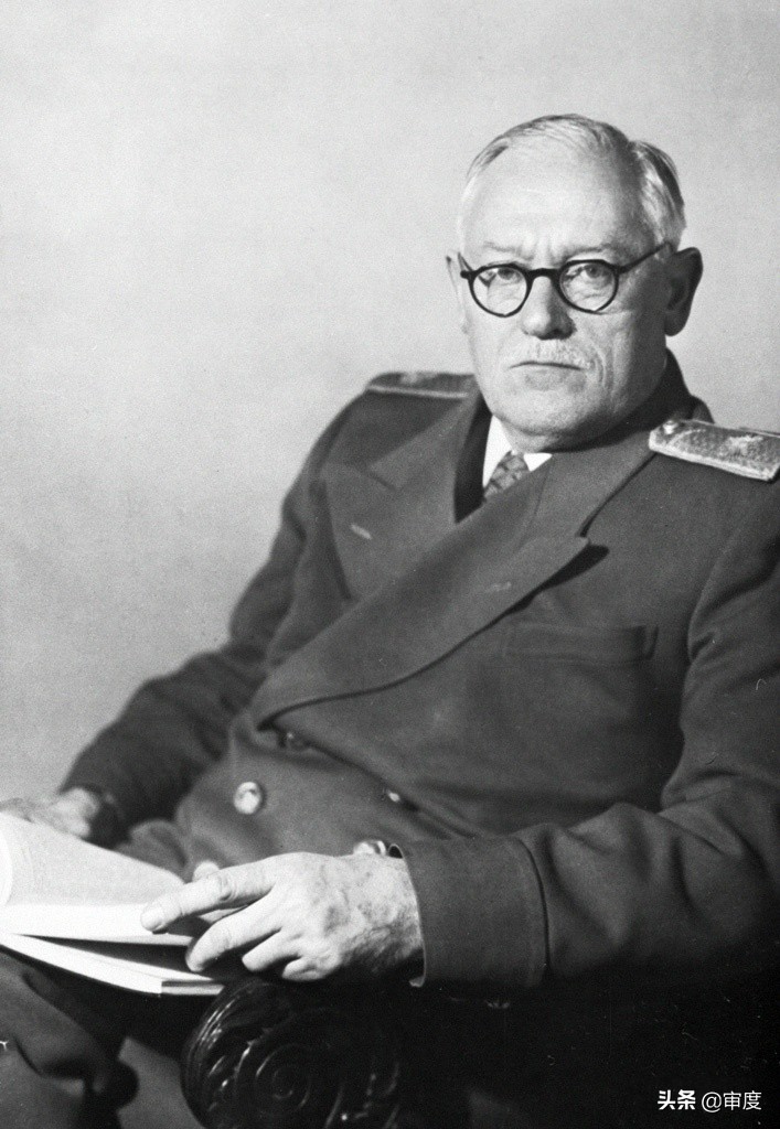 The Soviet tycoon pretends to be a pig and eats a tiger: At first ...