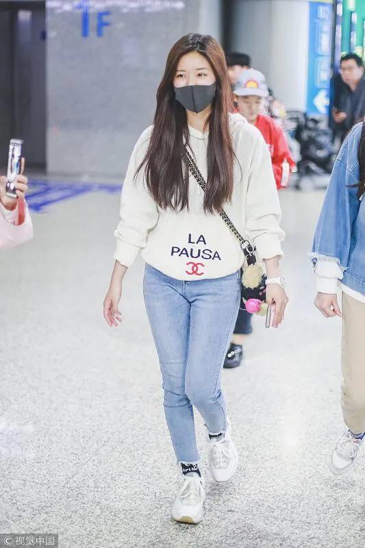 National First Love——Zhao Lusi, a more realistic airport server - iNEWS