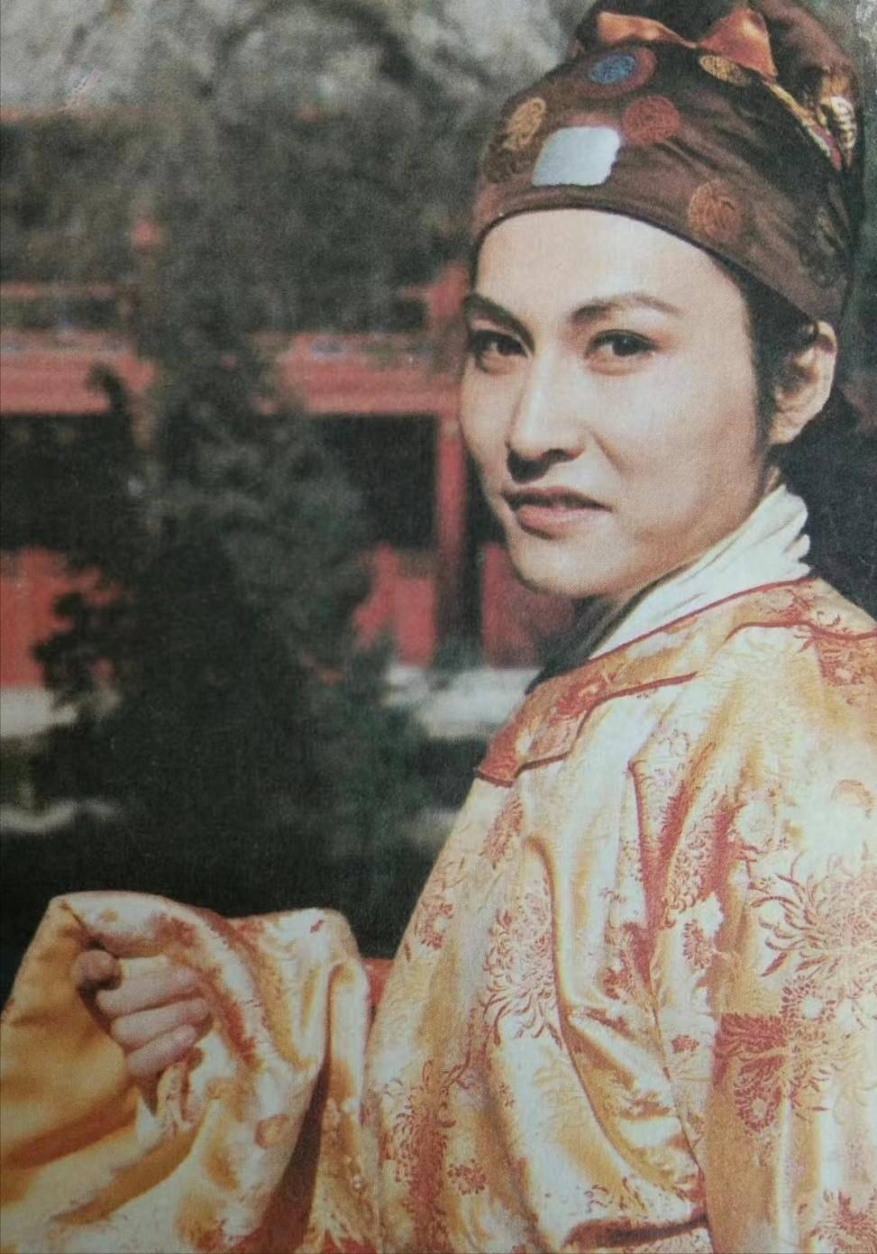 What is the relationship between Jia Rong and Jia Baoyu in "A Dream of ...